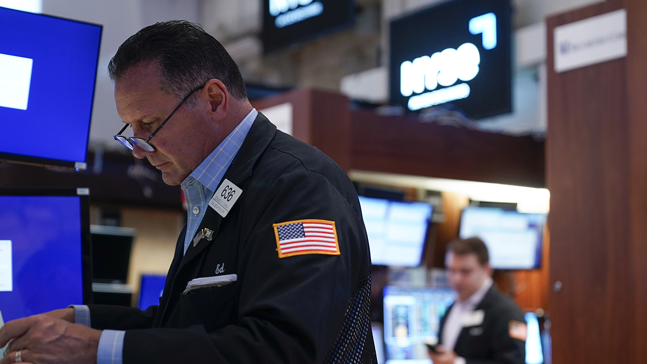 STOCK MARKET NEWS: Dow tumbles over 600 points on fear of additional ...