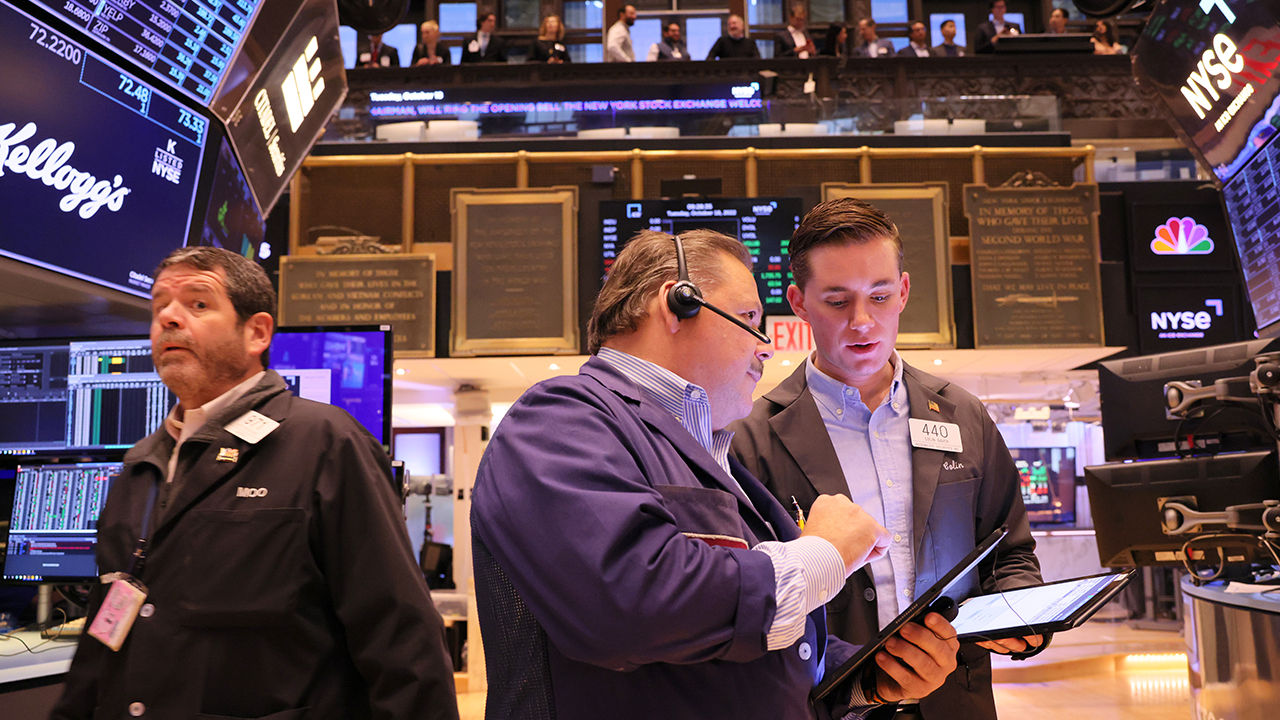 Live stock market news: Stocks drift but head towards weekly gains ...