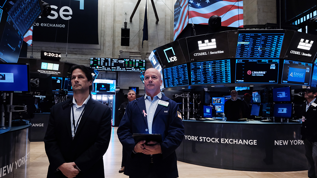 Latest Stock Market News Today: FTX crisis, Macy’s lifts outlook, Fed’s ...