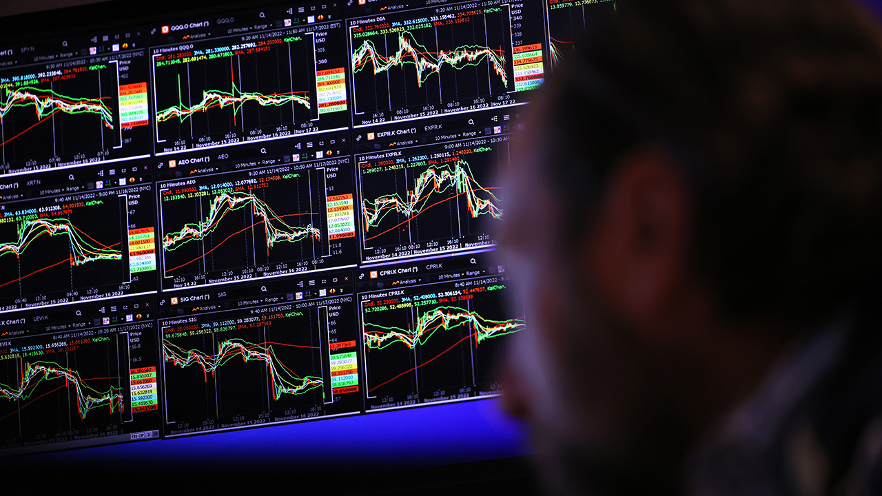 Live stock market news: Stocks rally after Fed minutes, Walmart CEO ...