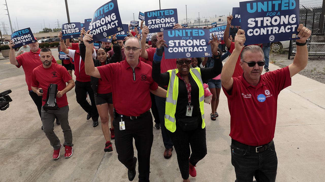 The UAW strikes at GM, Stellantis and Ford | Live Updates from Fox Business