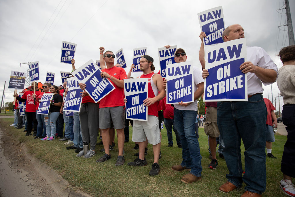 The UAW strikes at GM, Stellantis and Ford | Live Updates from Fox Business
